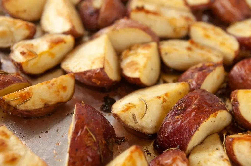 Garlic and Herb Roasted Red Potatoes - Seasoned Sprinkles