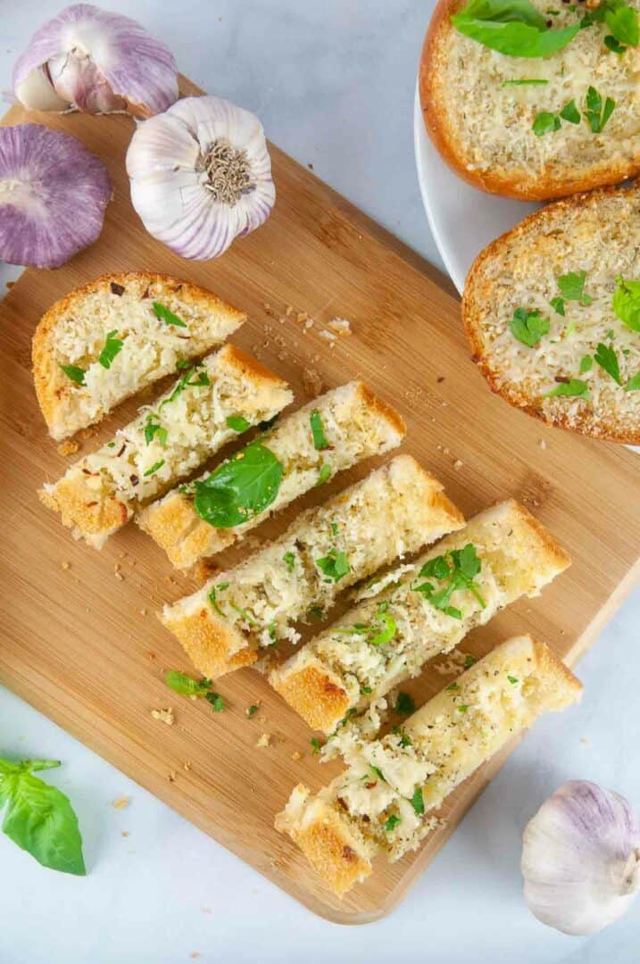The Best Easy Garlic Bread Recipe (Cheesy Garlic Bread) - Seasoned ...