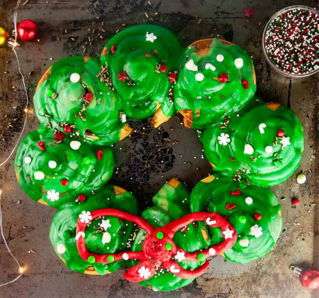 Easy Cinnamon Roll Wreath for Christmas Morning - Seasoned Sprinkles