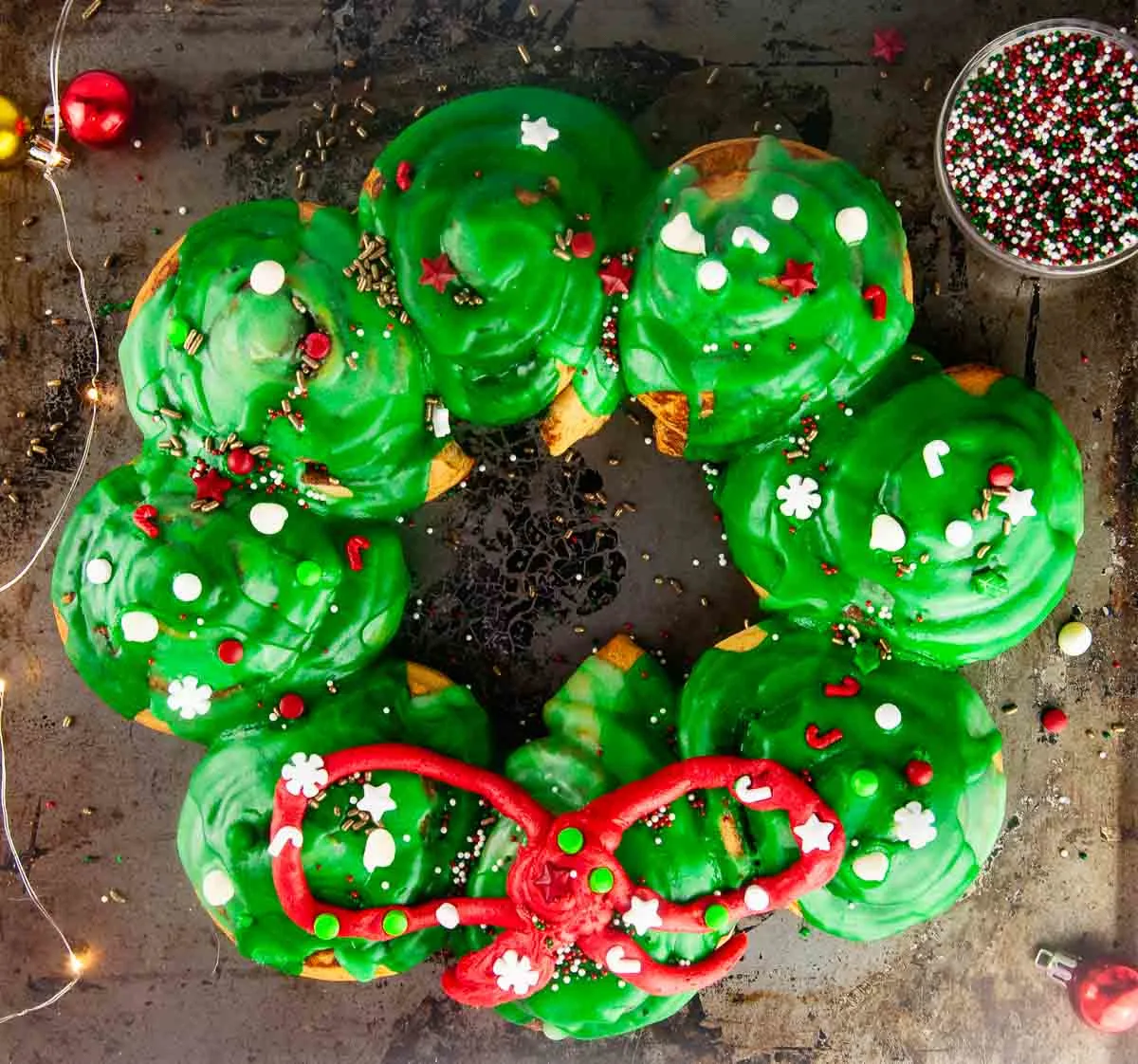 Easy Cinnamon Roll Wreath for Christmas Morning - Seasoned Sprinkles