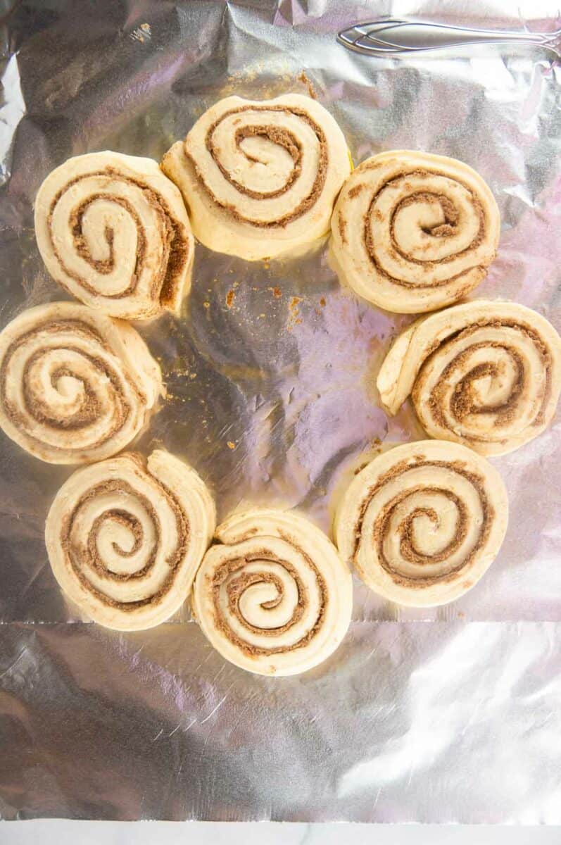 Easy Cinnamon Roll Wreath for Christmas Morning - Seasoned Sprinkles