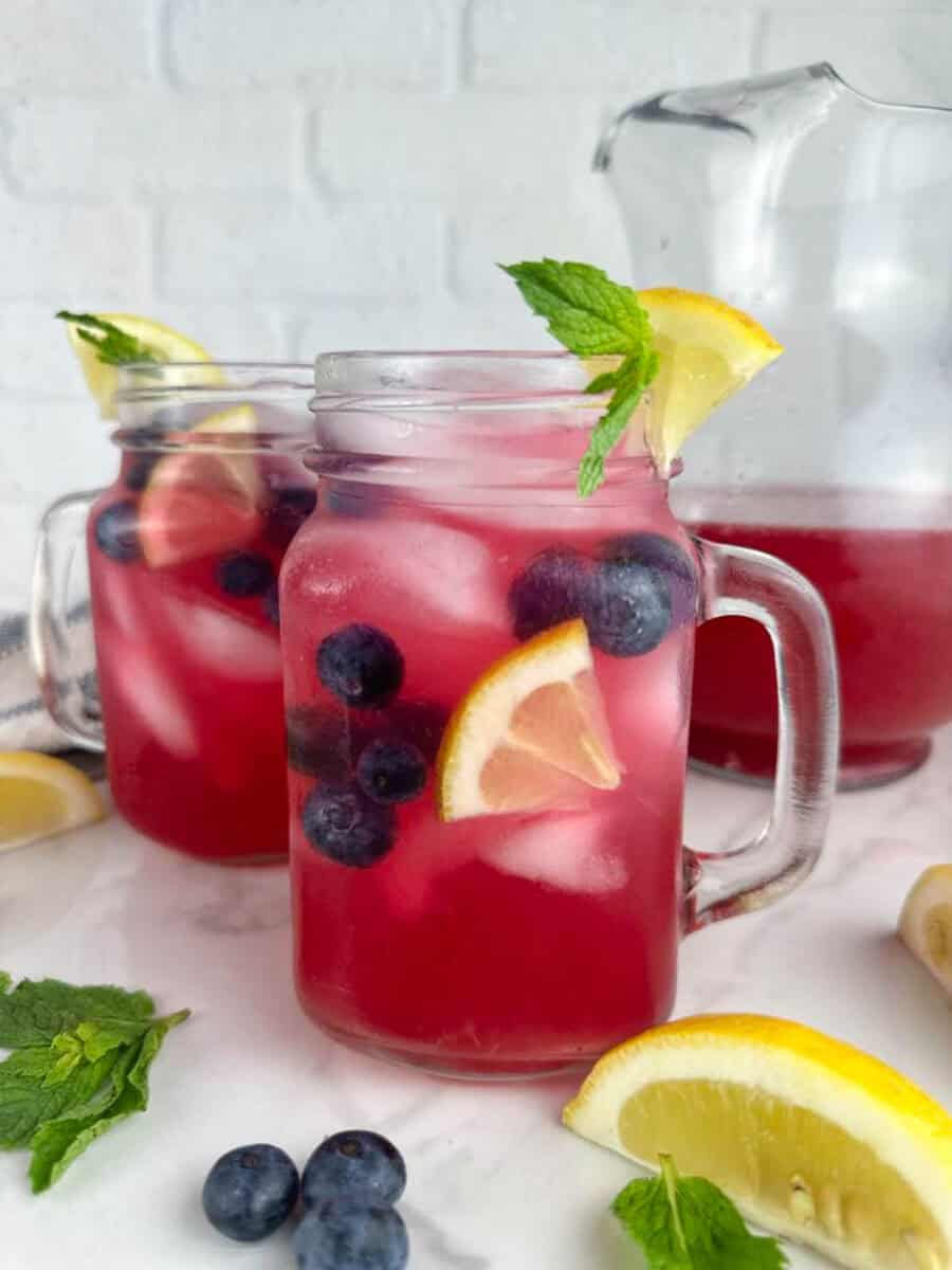 Blueberry Vodka Lemonade Cocktail - Seasoned Sprinkles